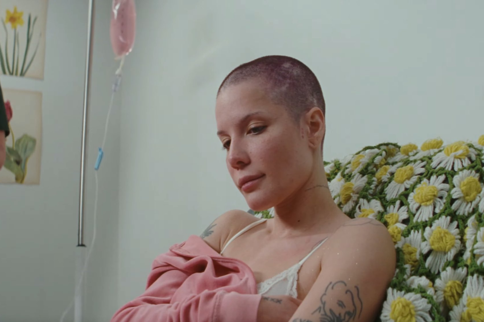 Halsey retorna com a sentimental “Lucky”, com sample de Britney Spears ...
